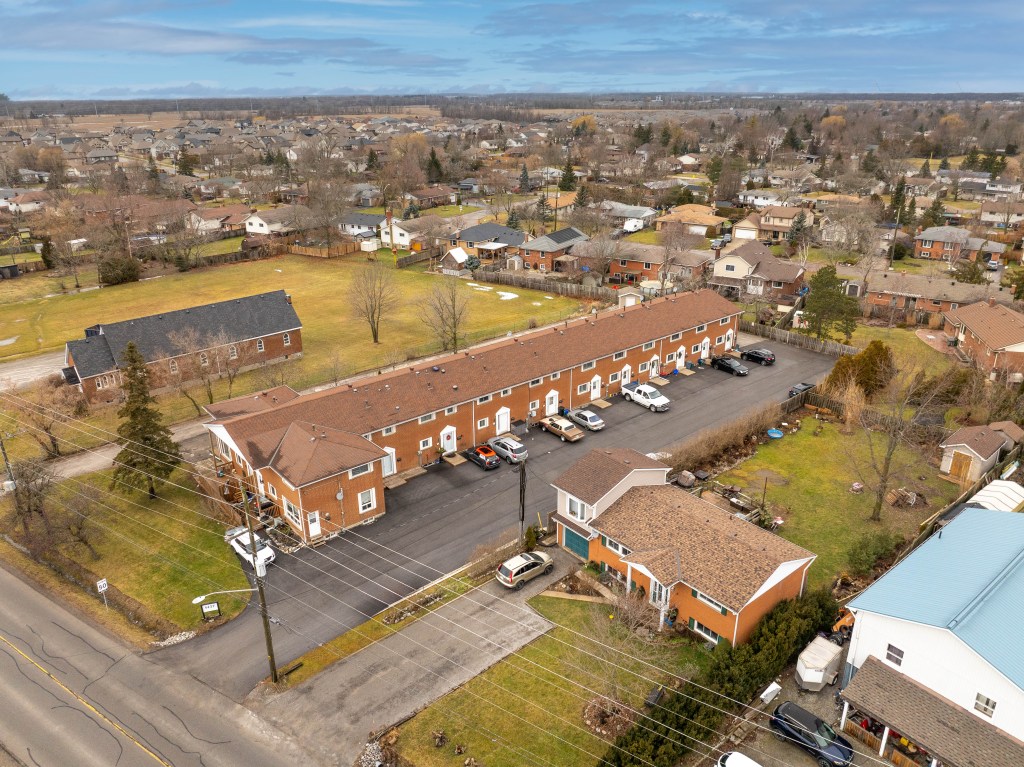 SOLD!! Unit 7 – 6427 Townline Road, Smithville | Wayne Schilstra Team Blog